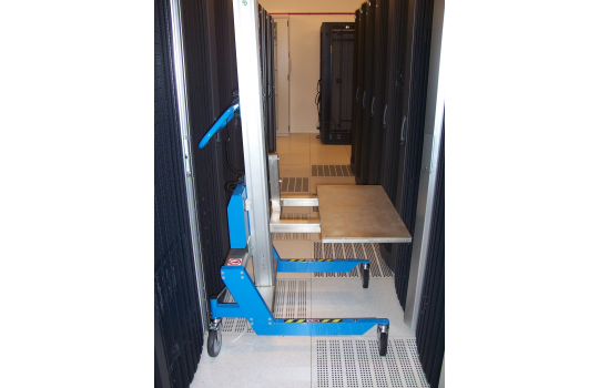 Mobiele tilhulp hefwagen - Products4Engineers - Productnieuws- en ...